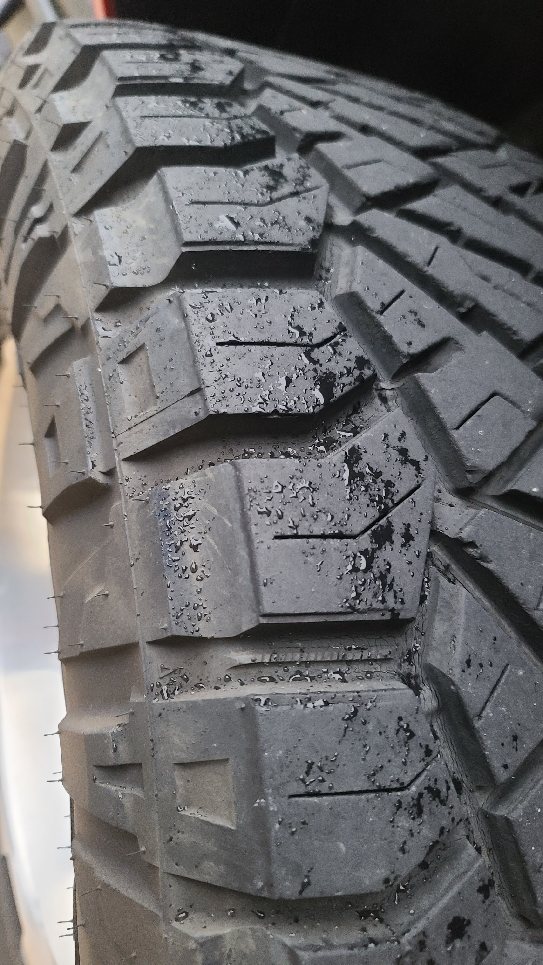 Uneven tire tread | Hummer4x4Offroad